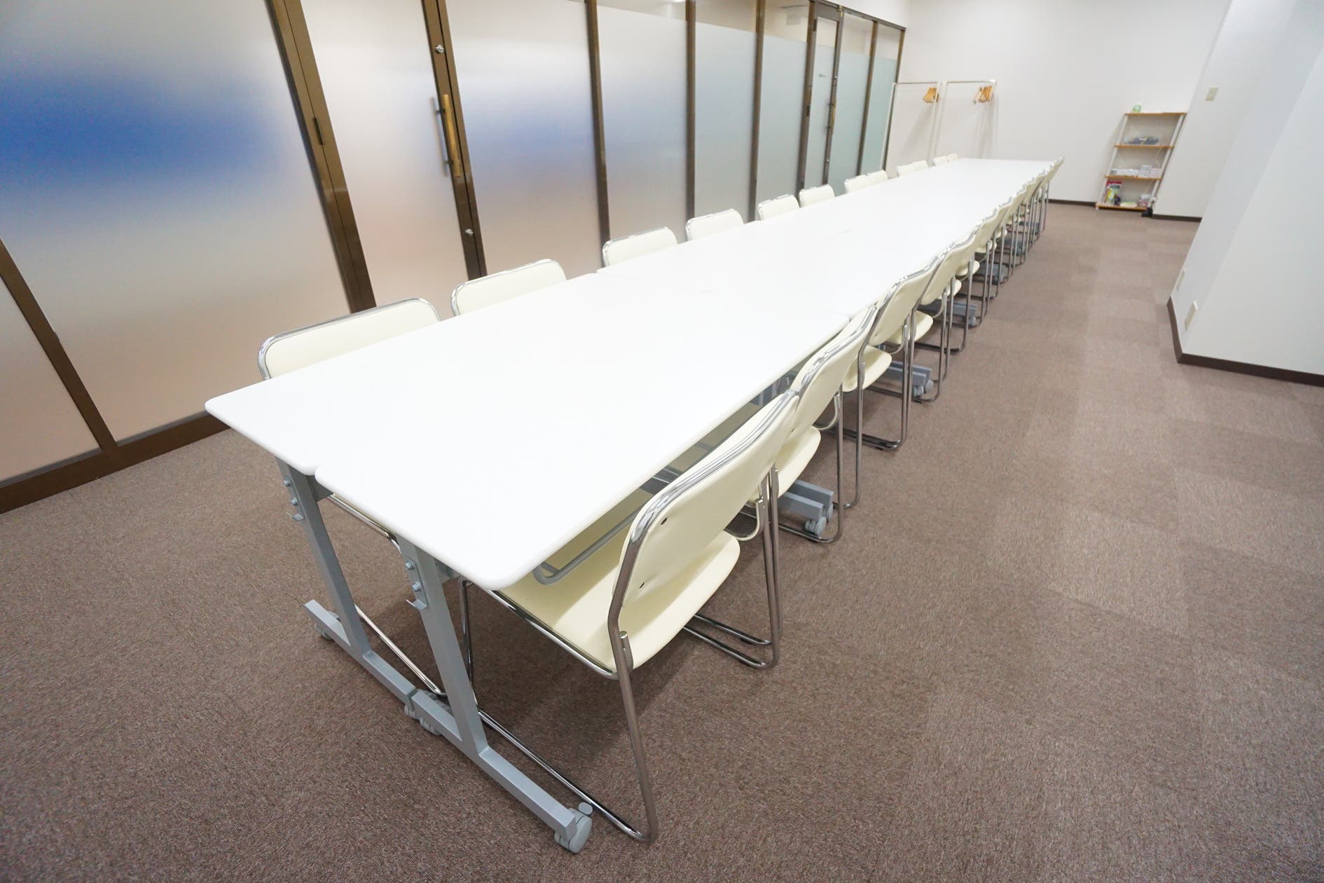 ＜豊橋駅前 TB1F-C会議室＞完全個室✨24名収容/高速Wi-Fi/プロジェクター無料！セミナー/研修/会議の写真6