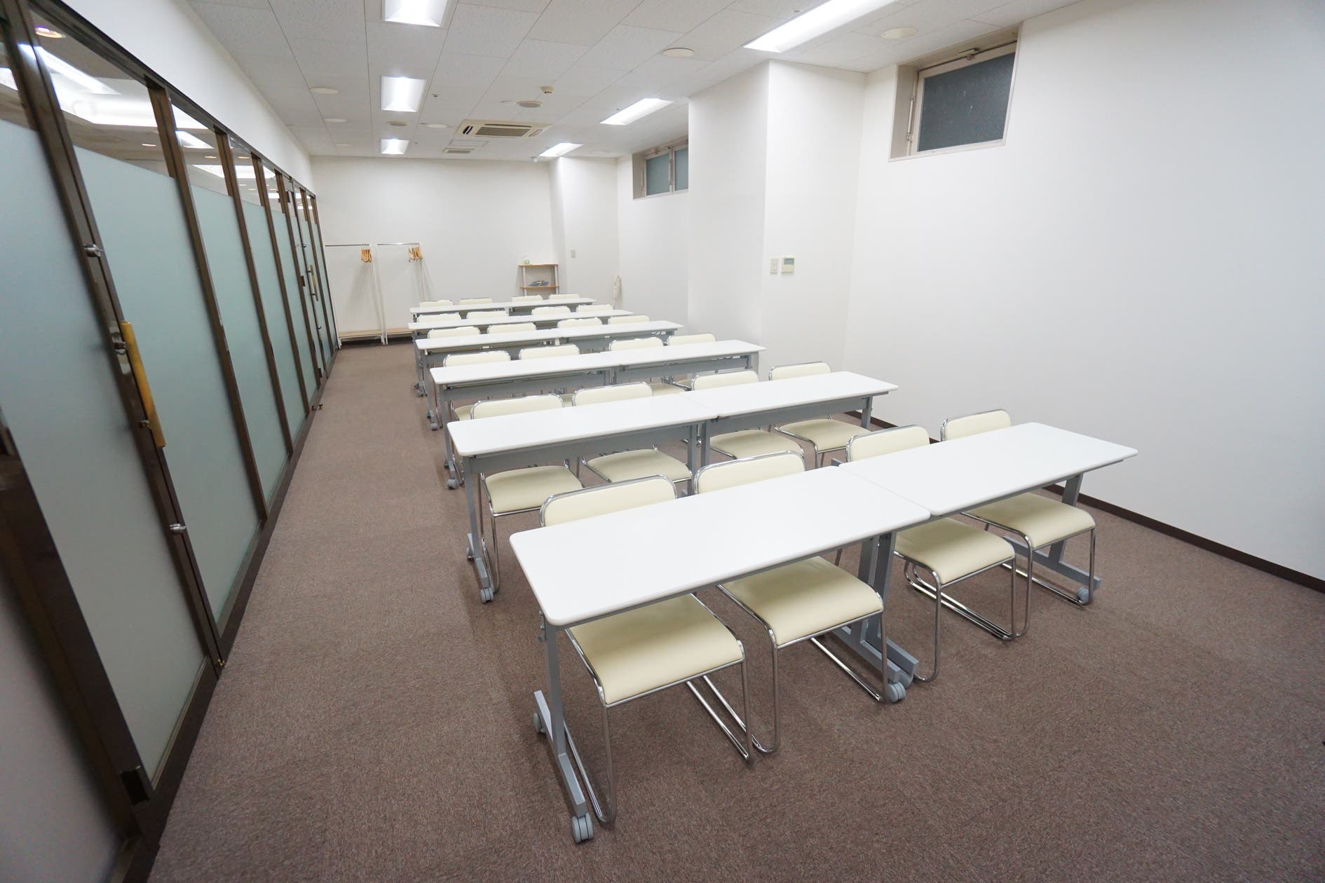 ＜豊橋駅前 TB1F-C会議室＞完全個室✨24名収容/高速Wi-Fi/プロジェクター無料！セミナー/研修/会議の写真7