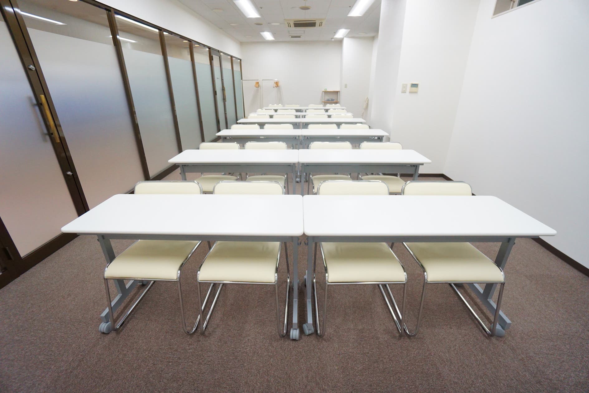 ＜豊橋駅前 TB1F-C会議室＞完全個室✨24名収容/高速Wi-Fi/プロジェクター無料！セミナー/研修/会議の写真8