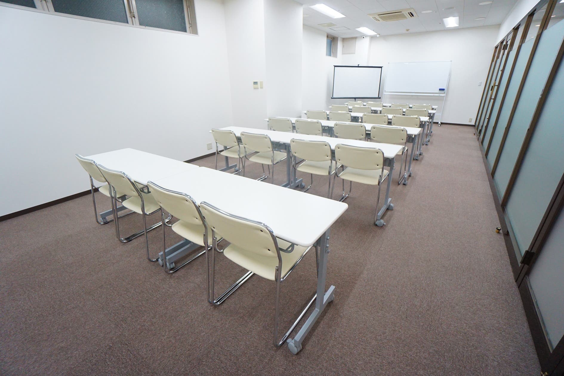 ＜豊橋駅前 TB1F-C会議室＞完全個室✨24名収容/高速Wi-Fi/プロジェクター無料！セミナー/研修/会議の写真9