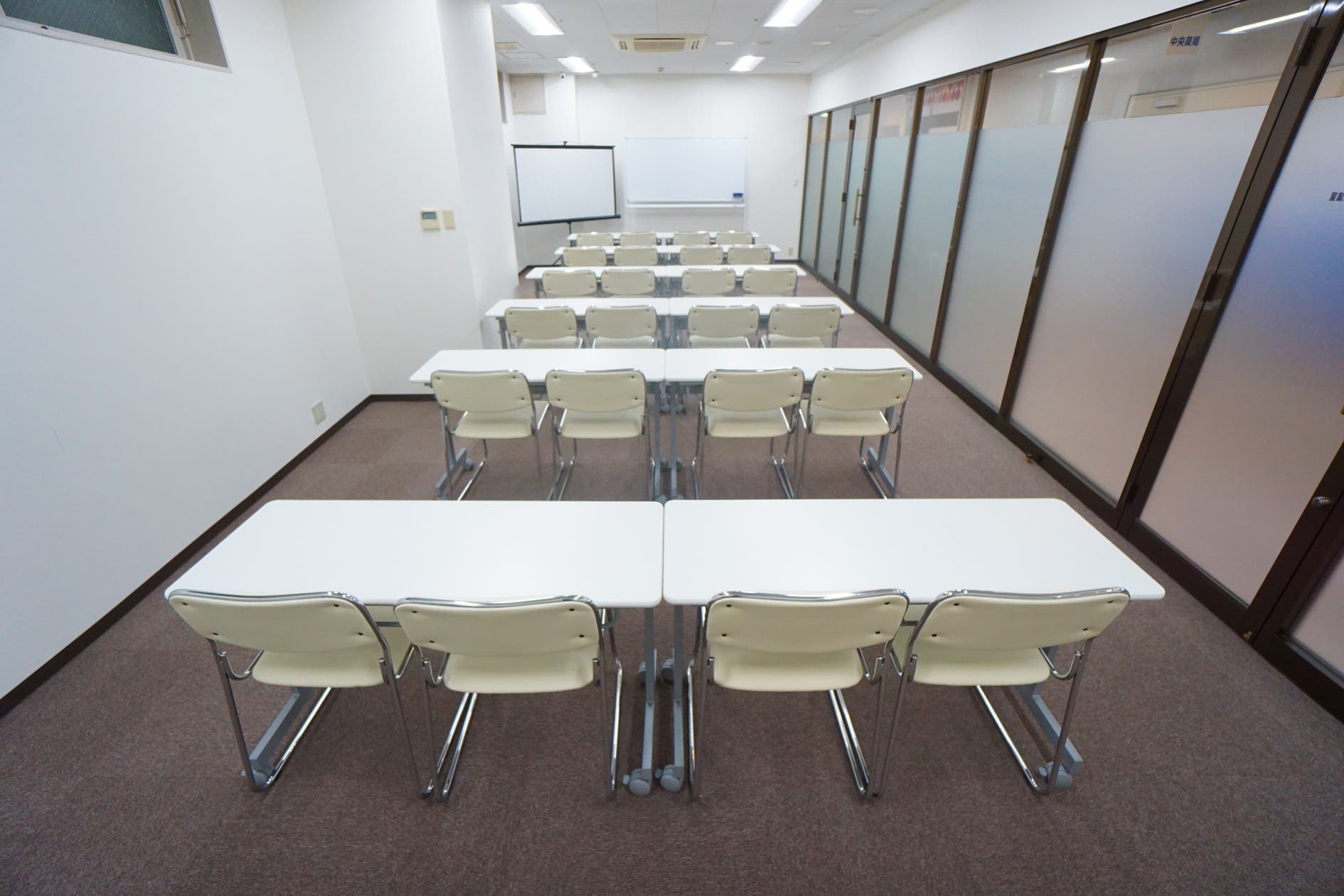 ＜豊橋駅前 TB1F-C会議室＞完全個室✨24名収容/高速Wi-Fi/プロジェクター無料！セミナー/研修/会議の写真10