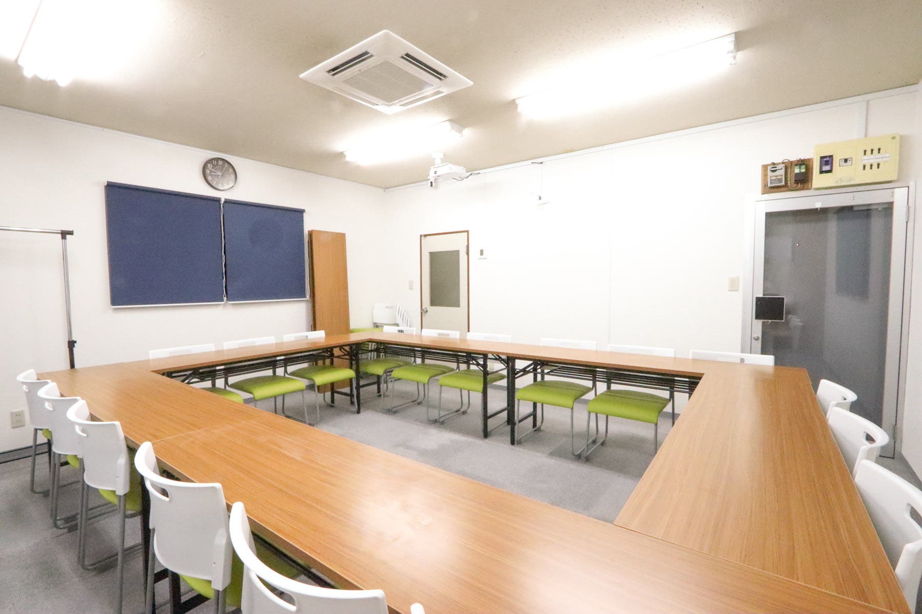 【新宿西口徒歩1分！オフィスビル！同規模で最安！24名】土足可！プロジェクター・WiFi無料！ふれあい貸し会議室 新宿No39の写真16