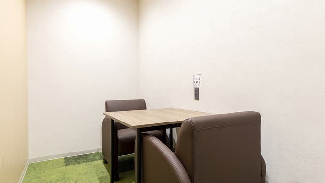 【八千代緑が丘駅徒歩2分】打合せやWEB会議に使える✨2名用会議室 #Wi-Fi #電源 #フリードリンクの写真1