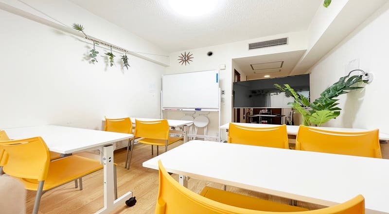 ⭐️新大阪駅１０秒で絶対迷わない！⭐️【無料】超高速WiFi＆大画面モニター●１０名●会議室リーブル新大阪