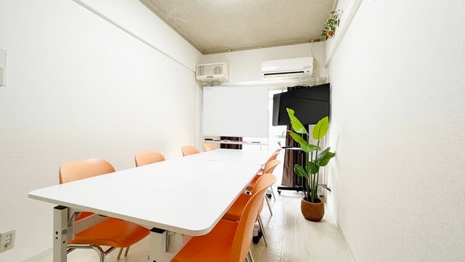 新大阪駅2分!フル装備なので手ぶらでOK【無料】超高速光Wi-Fi&大画面モニター&ホワイトボード●8名●会議室ソレイユ新大阪の写真2