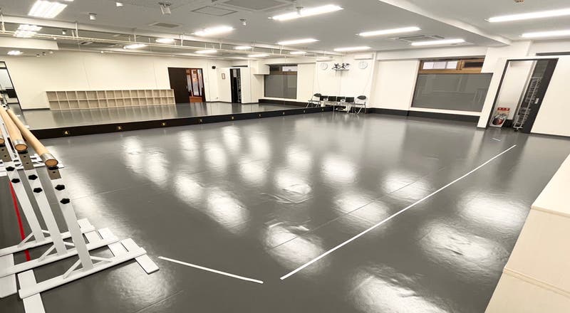 【YTJ博多スタジオ】地下鉄空港線「天神」駅 徒歩5分・鏡張りのダンスやレッスンに最適なスタジオです