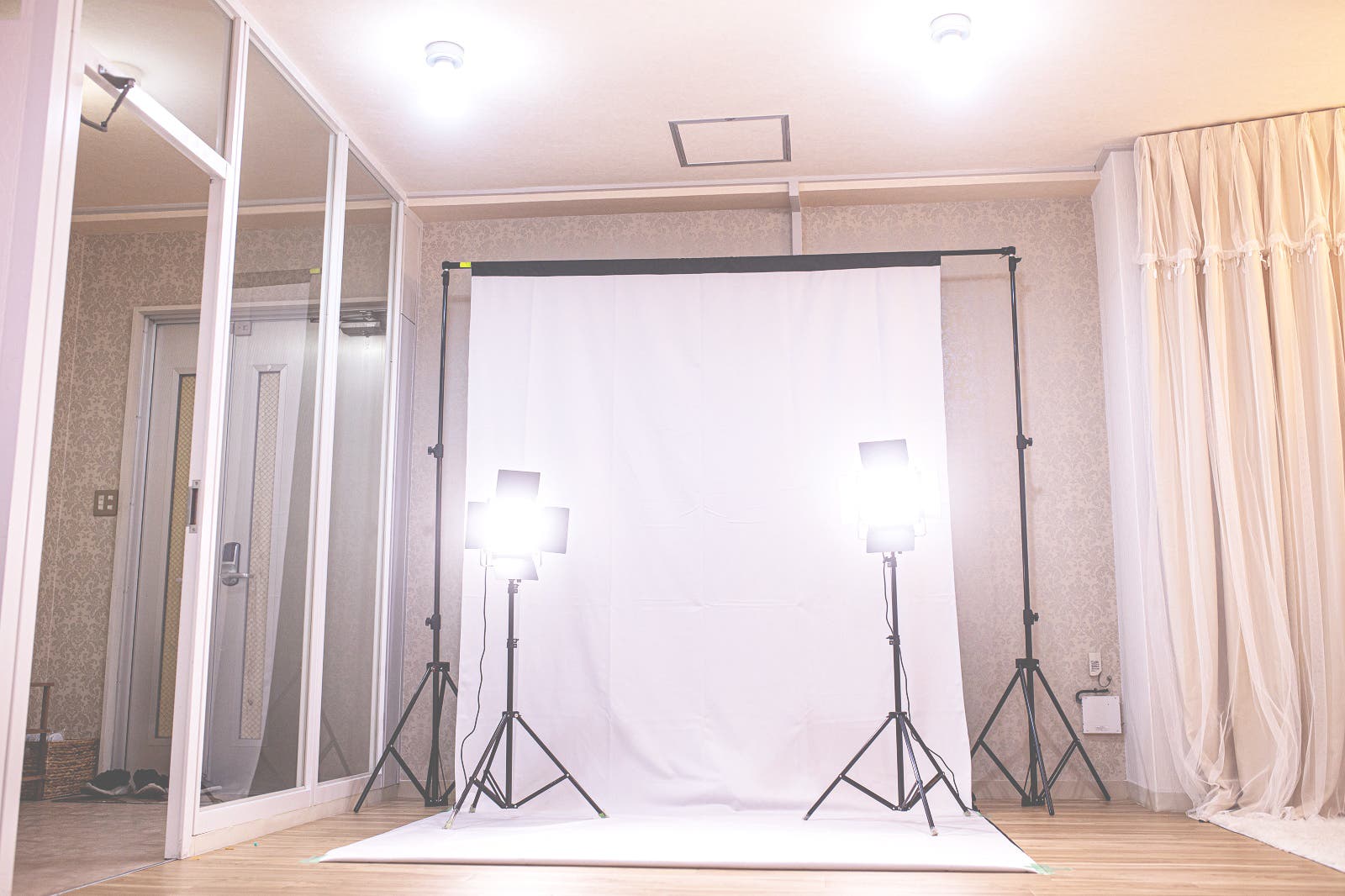 〈沖縄県宜野湾〉天井高270cm72平米の広々とした撮影エリアを３スペース備えた洋風フォトスタジオの写真14