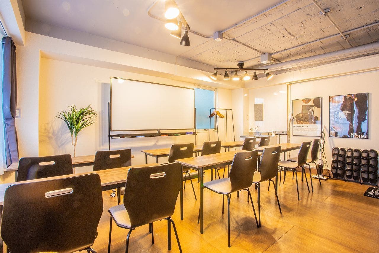 【高田馬場駅3分！16名利用可！】綺麗な室内！WiFi・プロジェクター・ホワイトボード全て無料！ふれあい貸し会議室 高田馬場Dの写真4