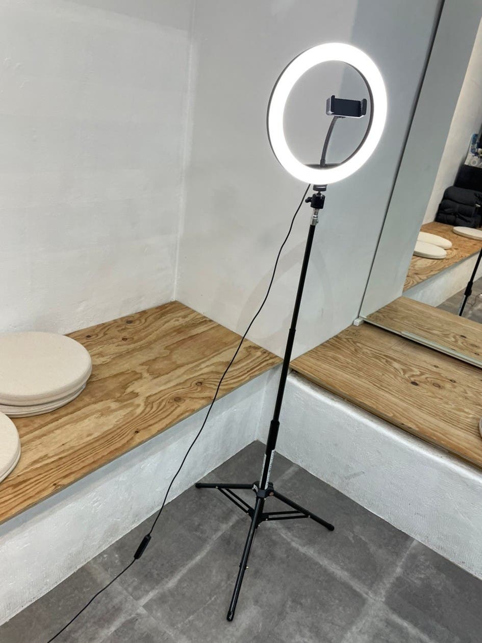 スタンド式LEDライトの画像1