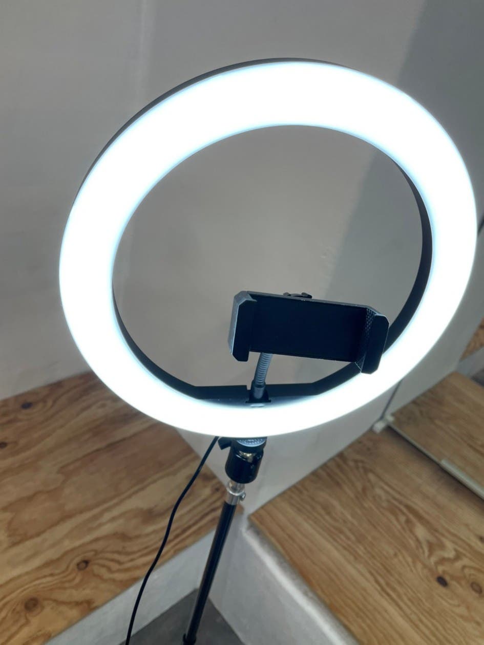 スタンド式LEDライトの画像2