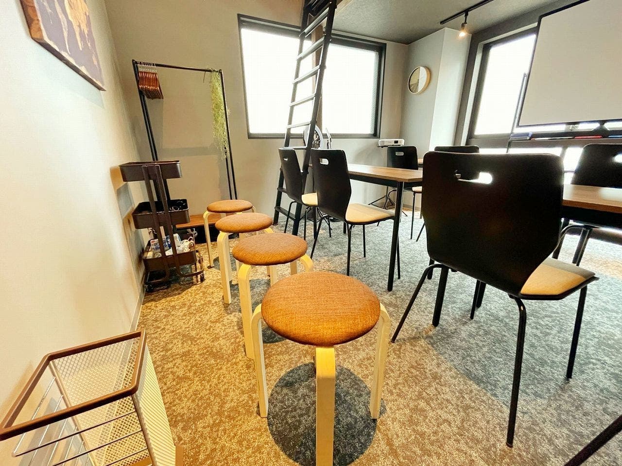 【静岡駅4分！12名利用可】綺麗な完全個室！WiFi・プロジェクター・ホワイトボード全て無料！土足可！ふれあい貸し会議室 静岡Aの写真8