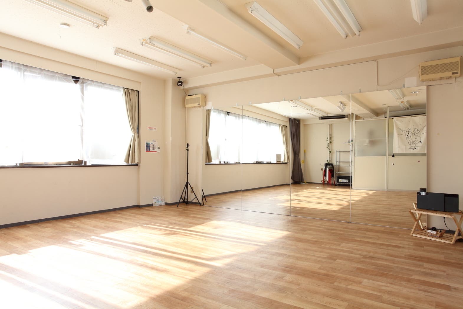 レンタルスタジオDAYS 与野店３階♪ ダンス・ヨガ・演技練習・武道などに！暗幕、充実の照明器具でダンスに没入できます☆の写真9