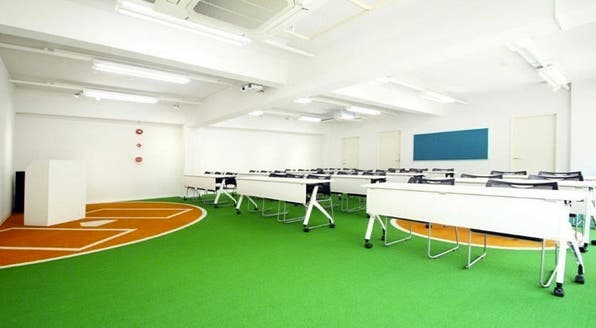 【愛媛・松山】床が野球場になっている面白い会議室/ベース