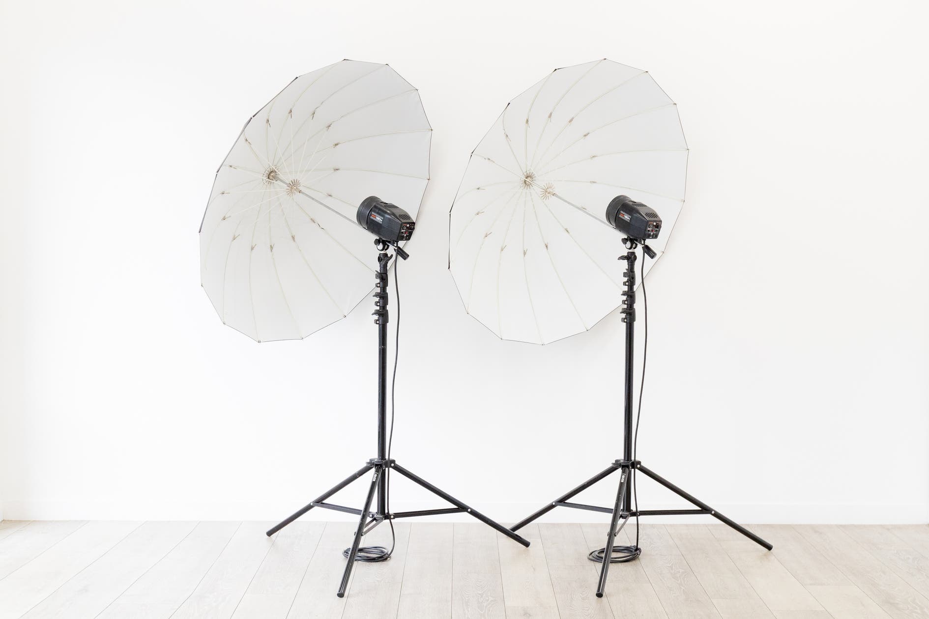 【代々木駅】3分！リーズナブルな自然光の入る白壁撮影スタジオ。家具や観葉植物が豊富でお家時間の再現やヨガ撮影にオススメ！の写真23