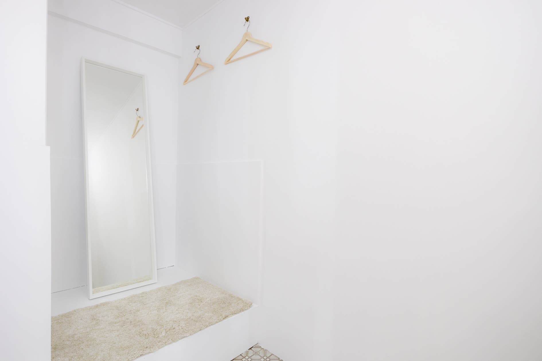 【代々木駅】3分！リーズナブルな自然光の入る白壁撮影スタジオ。家具や観葉植物が豊富でお家時間の再現やヨガ撮影にオススメ！の写真21