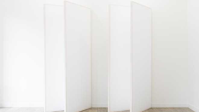 【代々木駅】3分!リーズナブルな自然光の入る白壁撮影スタジオ。家具や観葉植物が豊富でお家時間の再現やヨガ撮影にオススメ!の写真26