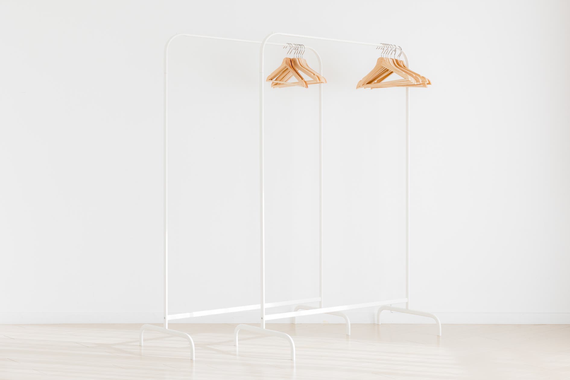 【代々木駅】3分！リーズナブルな自然光の入る白壁撮影スタジオ。家具や観葉植物が豊富でお家時間の再現やヨガ撮影にオススメ！の写真22