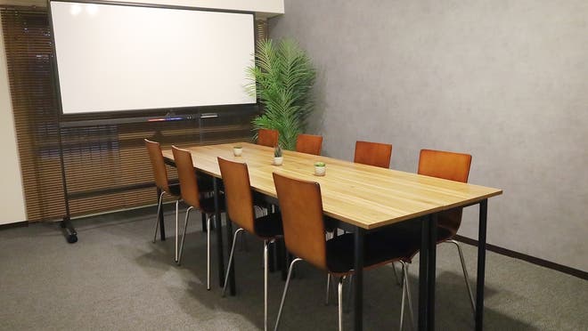 「高田馬場駅 徒歩2分🚶!大型モニター、プロジェクター完備で会議やセミナーに最適👥✨」の写真2
