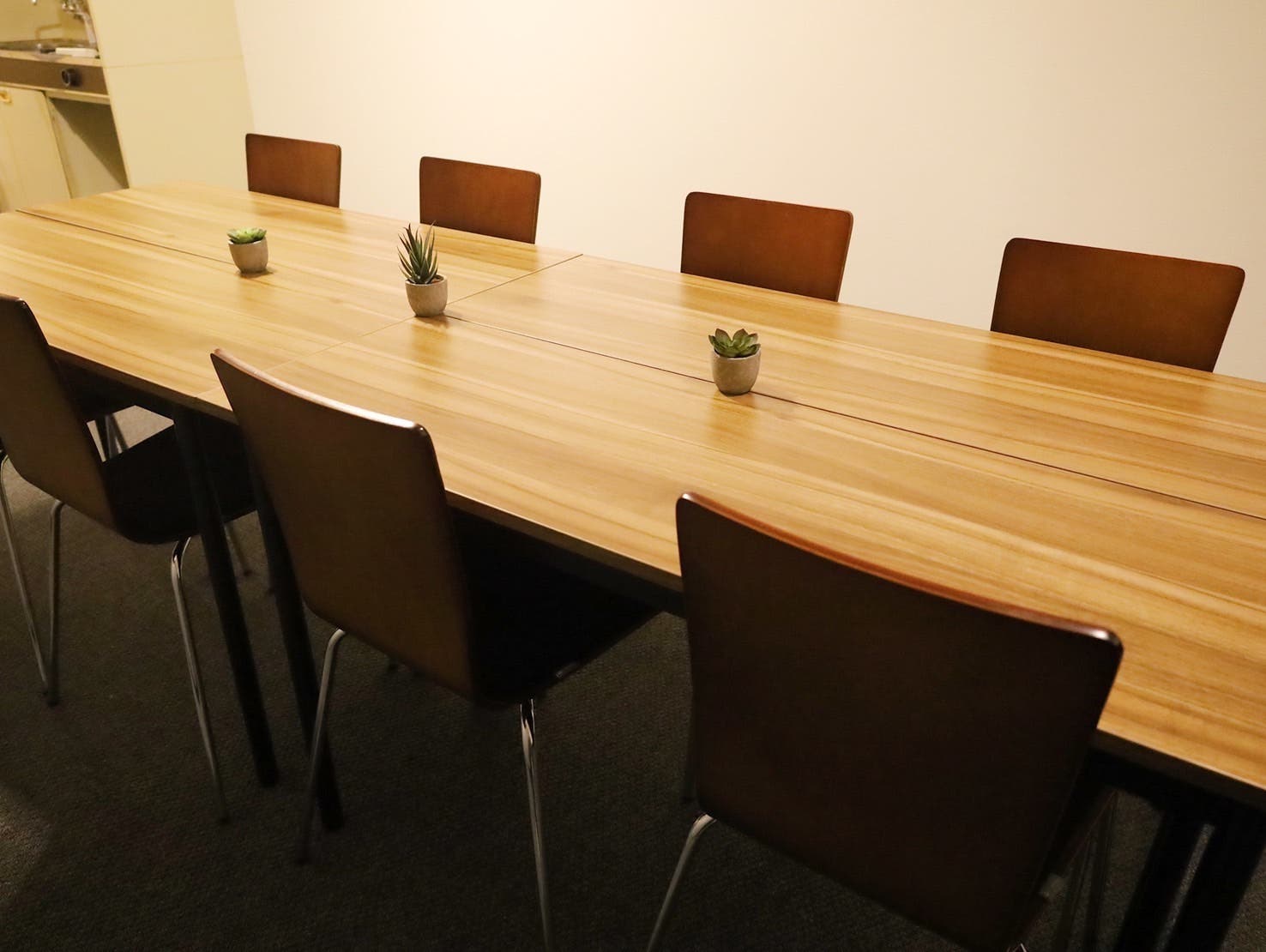 「高田馬場駅 徒歩2分🚶！大型モニター、プロジェクター完備で会議やセミナーに最適👥✨」の写真8