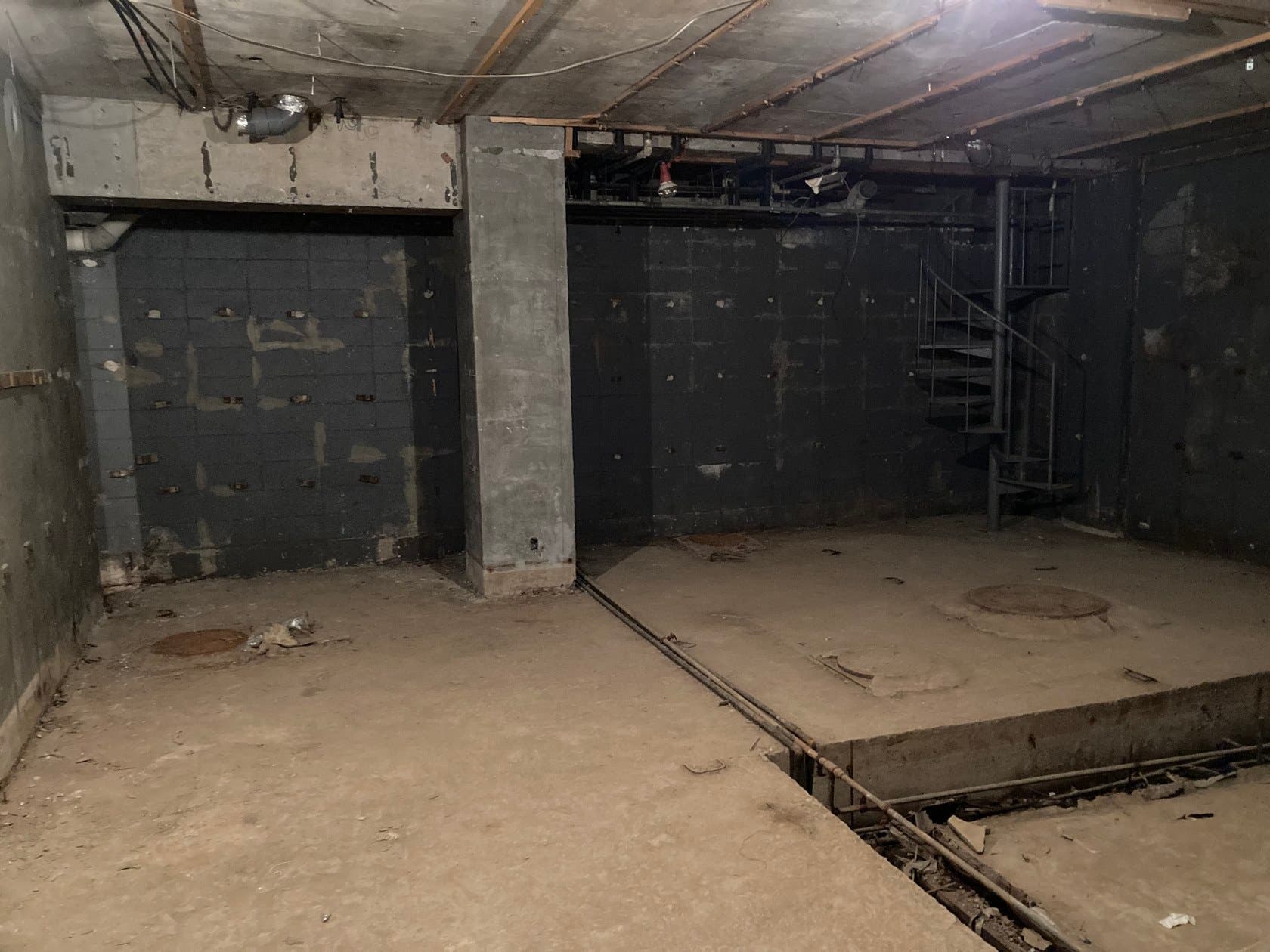 激レア！廃墟スペース！屋上スペースも！の写真5