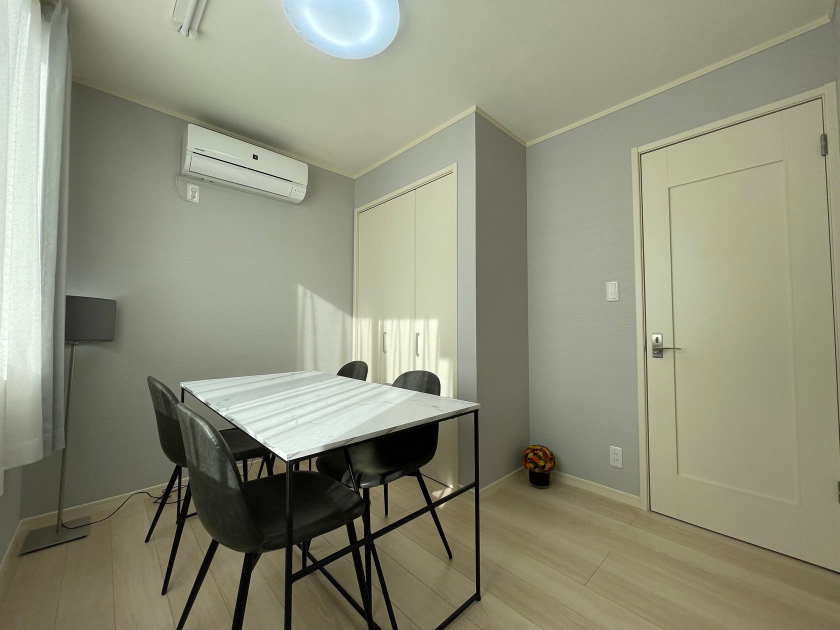 都立大学駅間近、線路沿い徒歩３分の新築完全個室のワーキングスペース貸し会議室6名利用可の写真5