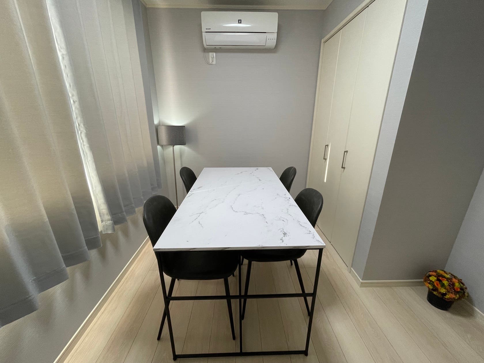 都立大学駅間近、線路沿い徒歩３分の新築完全個室のワーキングスペース貸し会議室6名利用可の写真6