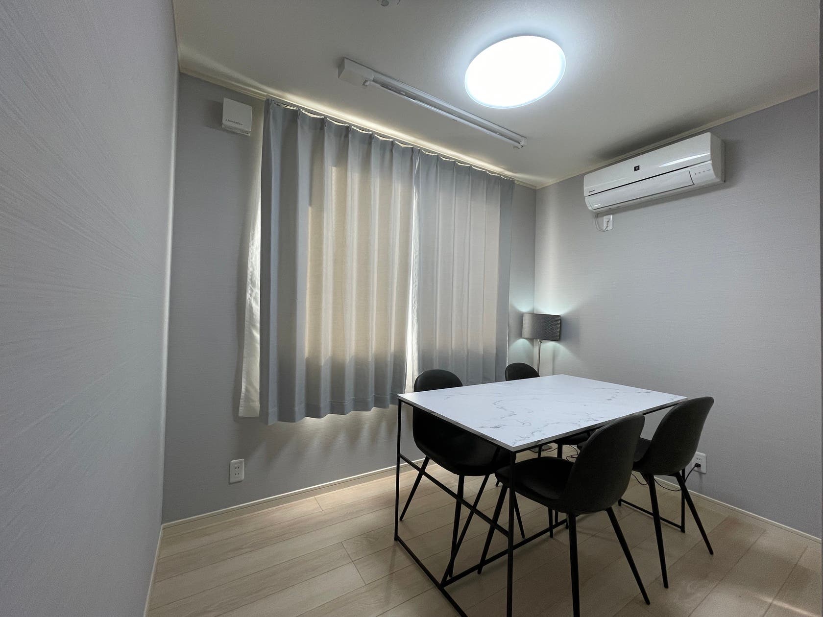 都立大学駅間近、線路沿い徒歩３分の新築完全個室のワーキングスペース貸し会議室6名利用可の写真7