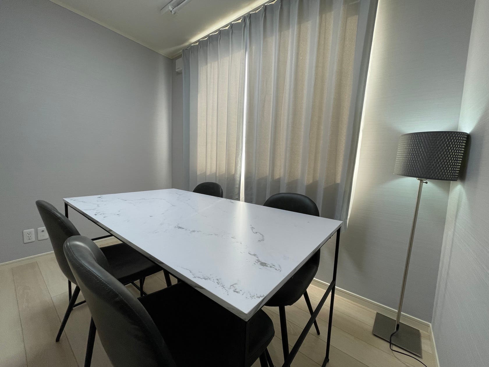 都立大学駅間近、線路沿い徒歩３分の新築完全個室のワーキングスペース貸し会議室6名利用可の写真8