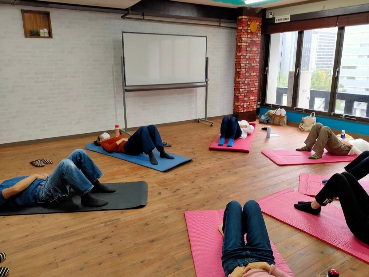 心斎橋駅から徒歩８分。週末長時間50%オフ！！【wifi、鏡、モニター、ホワイトボード、整体ベッド2台、ヨガマット】の写真6