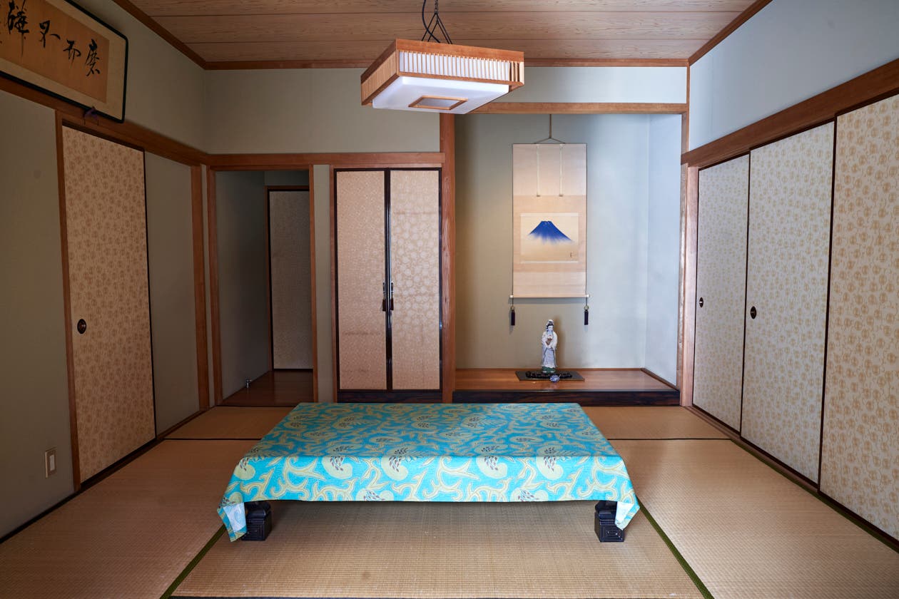 【小鳥庭コトリバ松大東京】明大前のキッチン・和室・庭付きレトロな一軒家。１フロア140㎡で部屋数多く一度に様々なシーンが撮影可能の写真12