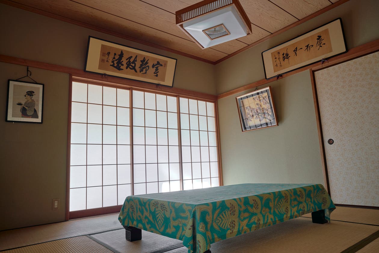 【小鳥庭コトリバ松大東京】明大前のキッチン・和室・庭付きレトロな一軒家。１フロア140㎡で部屋数多く一度に様々なシーンが撮影可能の写真14