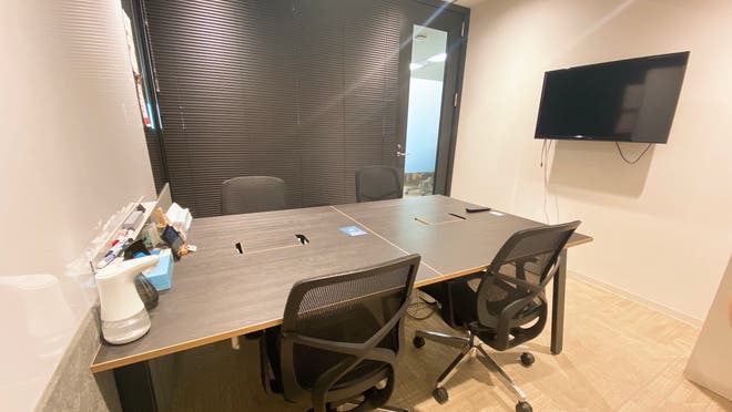 横浜駅徒歩6分!4名会議室 高速wifi/40インチモニター完備 テレワークや会議等で是非!【STAYUP横浜】の写真2