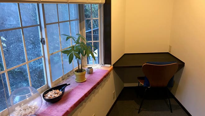 【自然を感じながらリノベ古民家の個室でおこもり】駅徒歩5分。 オンライン会議や一人で集中したいときに!の写真1