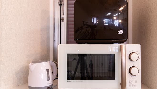 新宿駅D5徒歩30秒 激しいダンス禁止!ヨガ、ピラティス、ベリーダンス、フラダンス、ストレッチ専用/幅5.4m高さ1.8の鏡付きの写真13