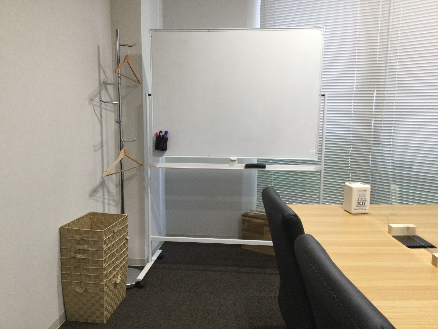 【BIZcomfort町田】小田急町田駅徒歩4分！8名用会議室＃Wi-Fi＃モニター#フリードリンク＃付き。受付スタッフ在籍の写真5