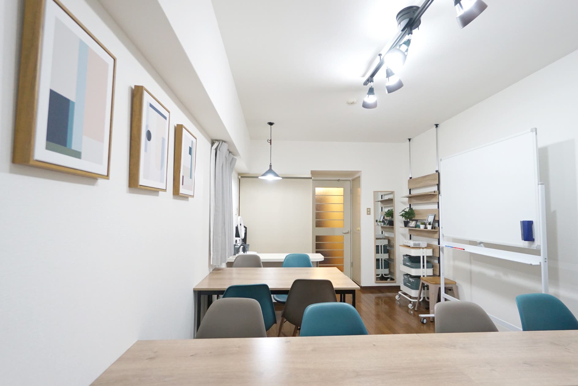 【マイスぺ２４芦屋スペース】NEW貸会議室14名可★JR芦屋駅徒歩3分★WiFi・プロジェクター無料★WEB面談・ZOOM会議の写真9