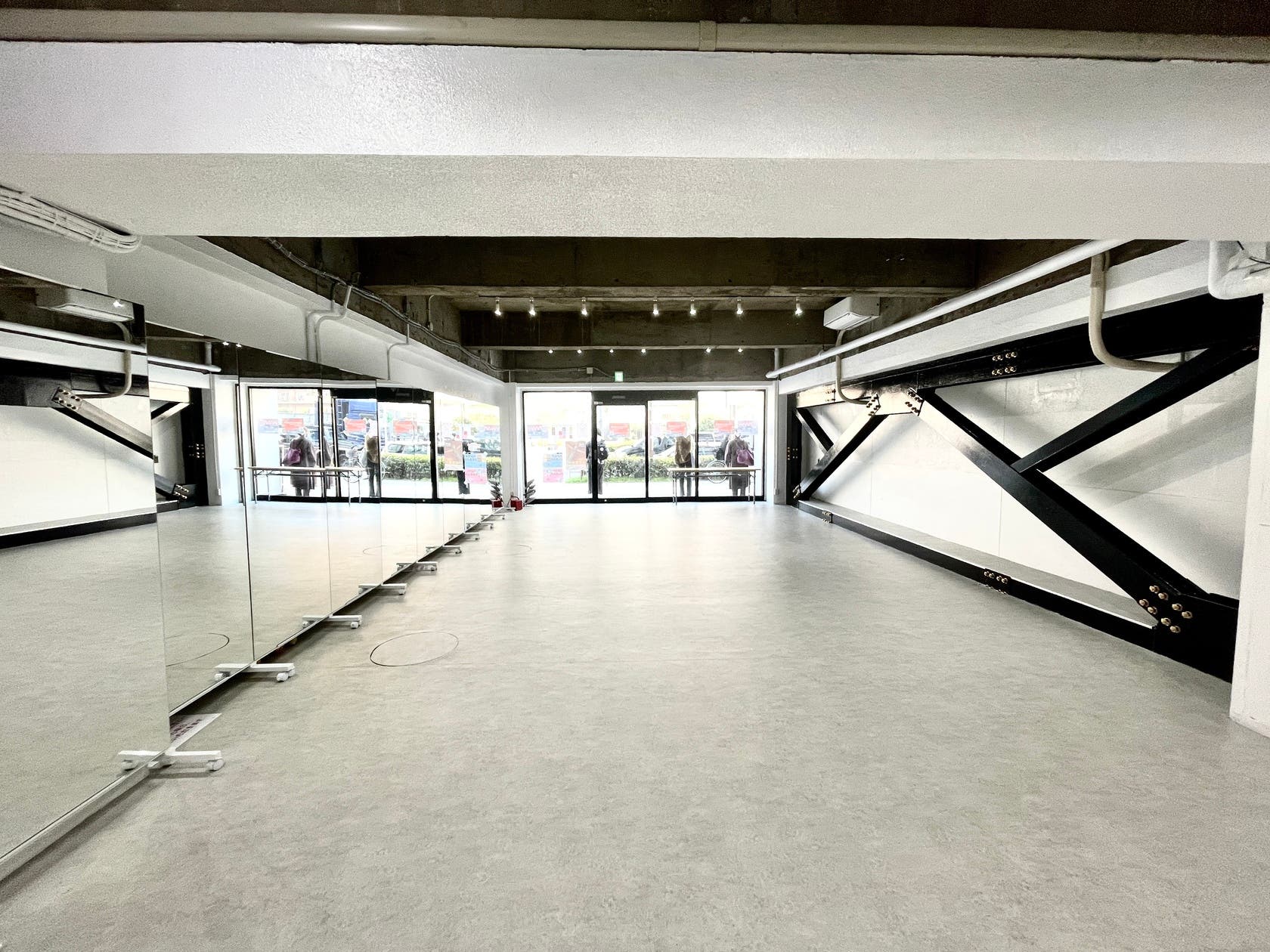 【駅近！おしゃれで開放感のあるスタジオ】リハーサルやワークショップ・各種レッスンに最適！の写真6