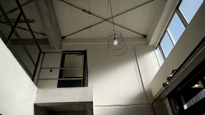 吹抜けのインダストリアルな倉庫型スタジオ。駐車車あり! 2Fはモルタル床と白壁。の写真18