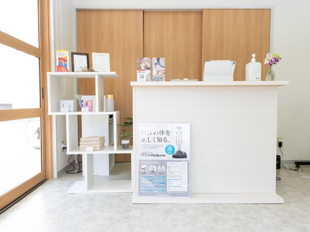 《立川駅・西国立駅徒歩8分》 白を基調とした広々トレーニングジム✨の写真6