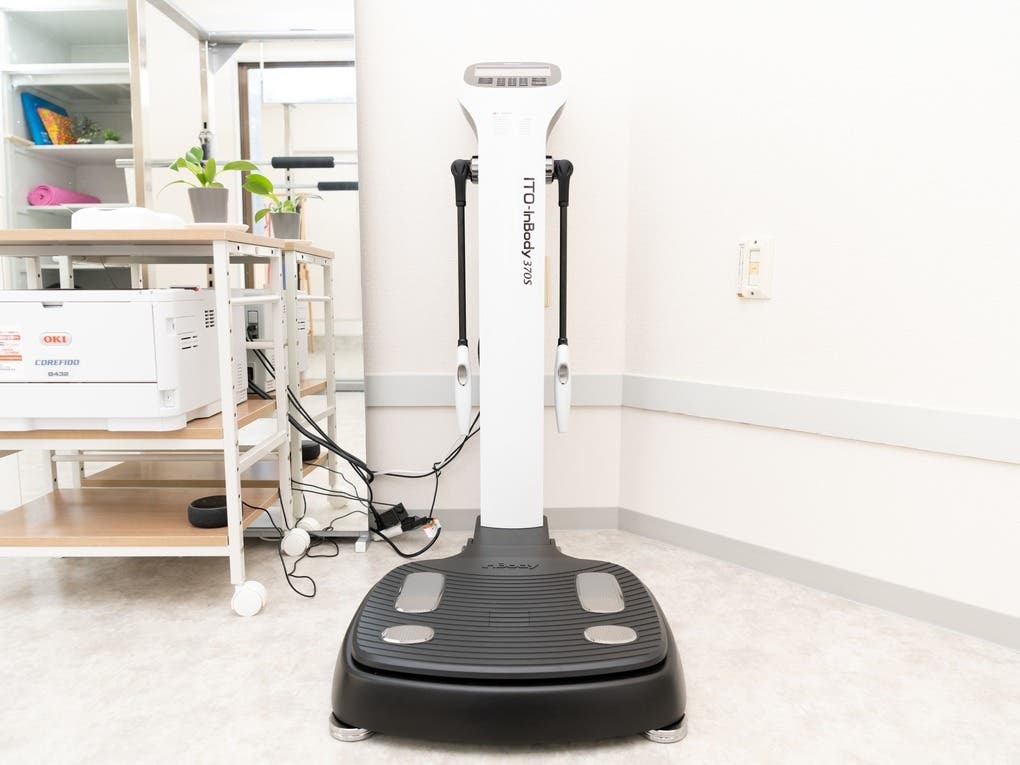 《立川駅・西国立駅徒歩8分》 白を基調とした広々トレーニングジム✨の写真8