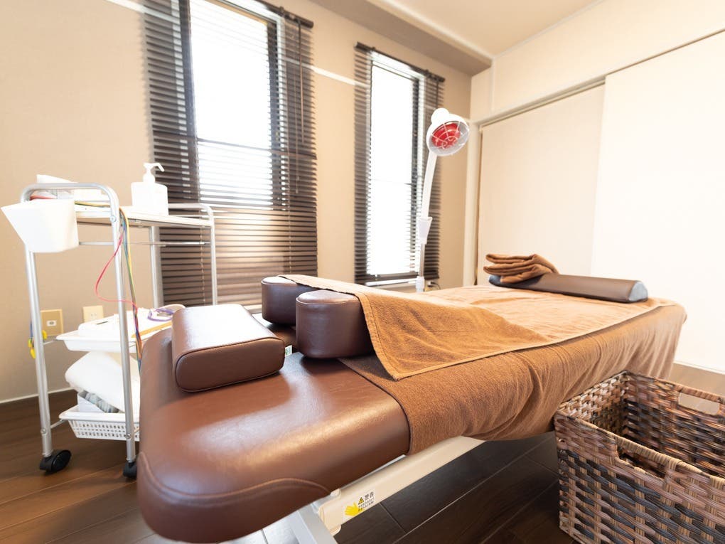 《立川駅・西国立駅徒歩8分》 白を基調とした広々トレーニングジム✨の写真10