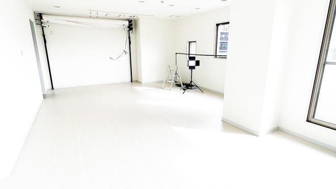 【ユニスタジオ 三ノ輪】自然光/白基調/格安撮影スタジオ/3部屋貸切/メイクルーム/無料機材/各種アイテムの写真1