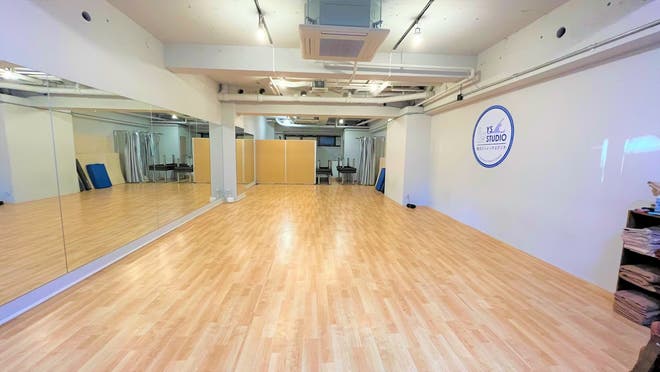 日ノ出町・桜木町!45㎡の広々スタジオ☆早朝ヨガや夜遅くのダンス練習に♪『横浜ストレッチスタジオ』の写真1