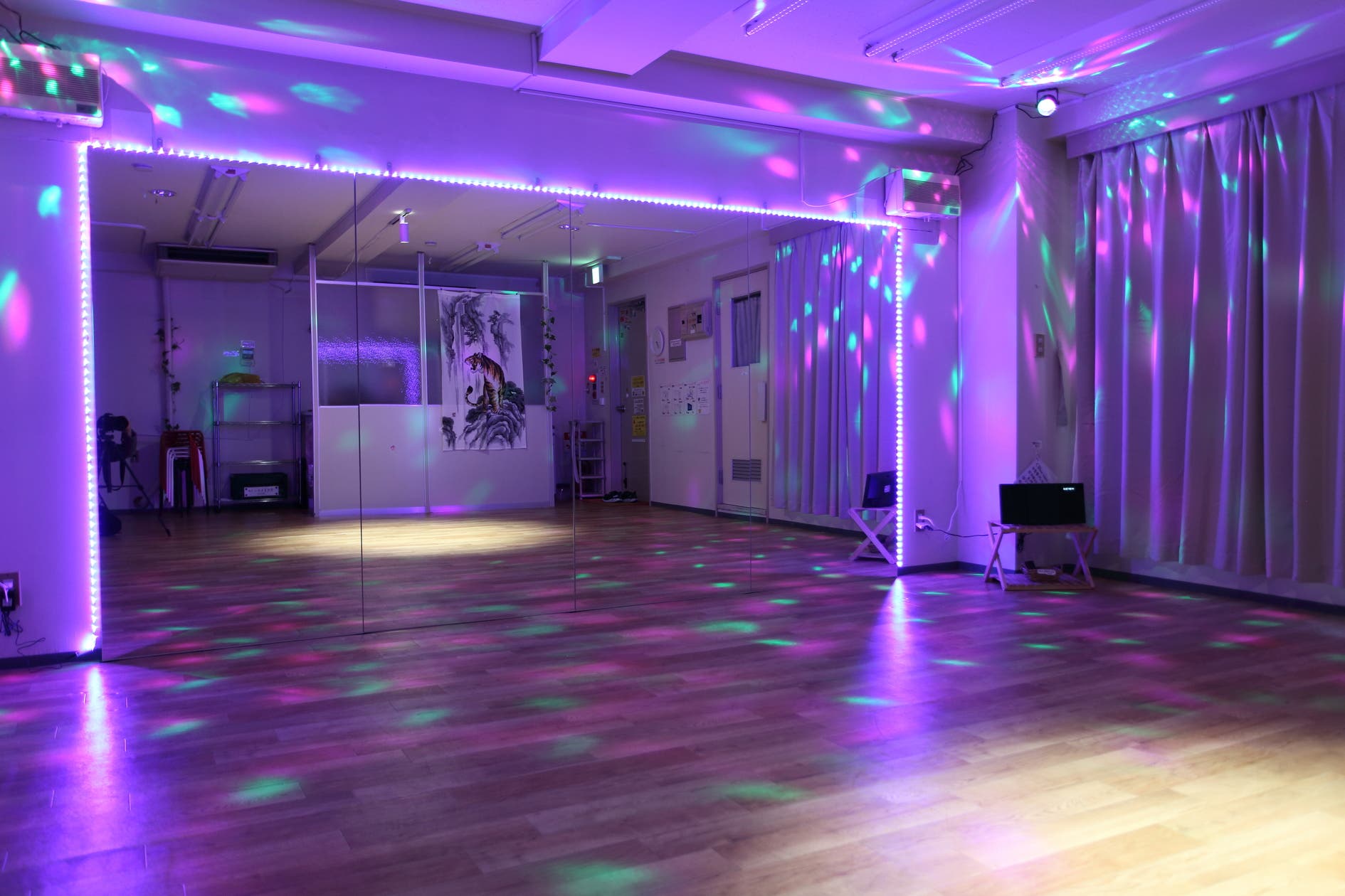 レンタルスタジオDAYS 与野店３階♪ ダンス・ヨガ・演技練習・武道などに！暗幕、充実の照明器具でダンスに没入できます☆の写真5