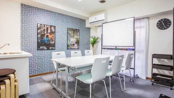 【ブックマークキャンペーン中!1時間ワンコイン】WiFi・モニター・ホワイトボード・スピーカー無料!ふれあい貸し会議室 伏見Aの写真1