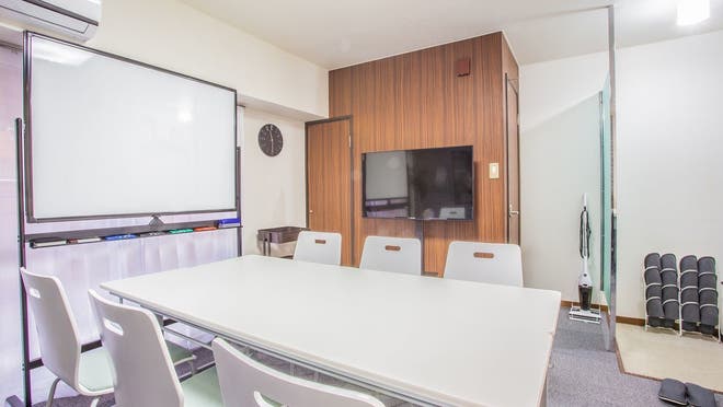 【ブックマークキャンペーン中!1時間ワンコイン】WiFi・モニター・ホワイトボード・スピーカー無料!ふれあい貸し会議室 伏見Aの写真3