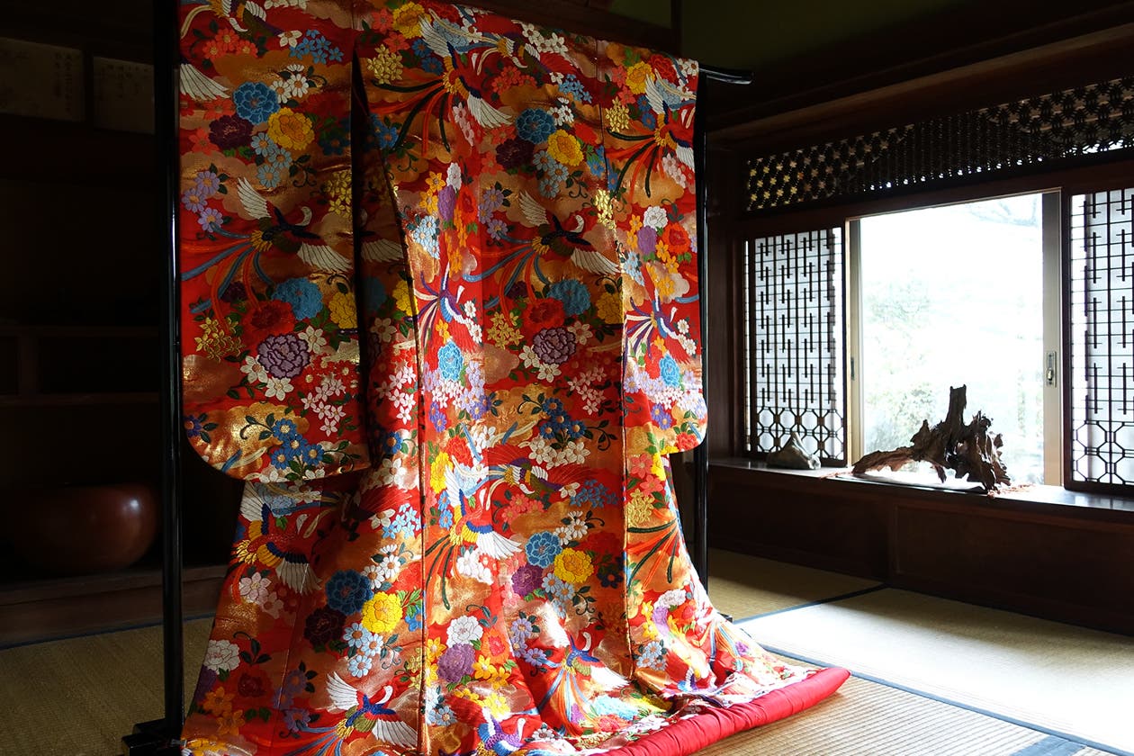 【ひらやま治兵衛】築135年古民家を貸切で動画／コスプレ撮影会などに‼ 打掛レンタル無料の写真4