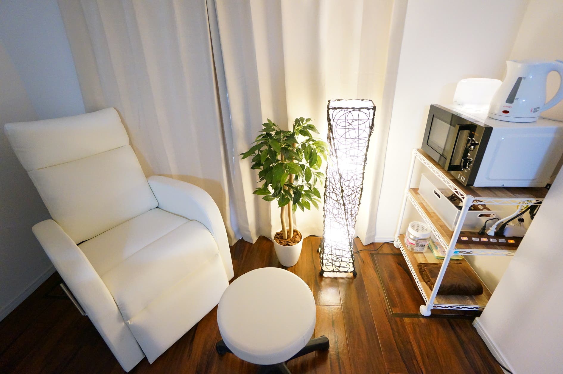 期間限定550円！＜関内ワーク＆サロンスペース402＞リクライニングチェア/モニター/Wi-Fiあり！テレワーク/ネイルの写真6