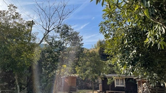 【周囲にきがねなし!】綺麗な小川と山々に抱かれる。癒やしあふれ、心身デトックスできるマルチスペース!の写真1