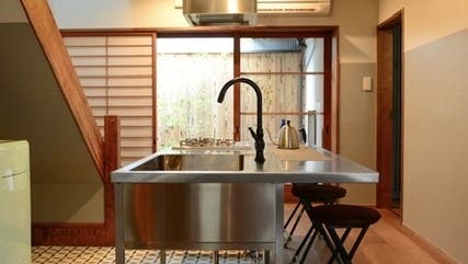 【京都市内阪急西院駅から徒歩3分】アイランドキッチン付き/ 3LDKリノベーション京町家】撮影/教室/会議などに♪の写真1